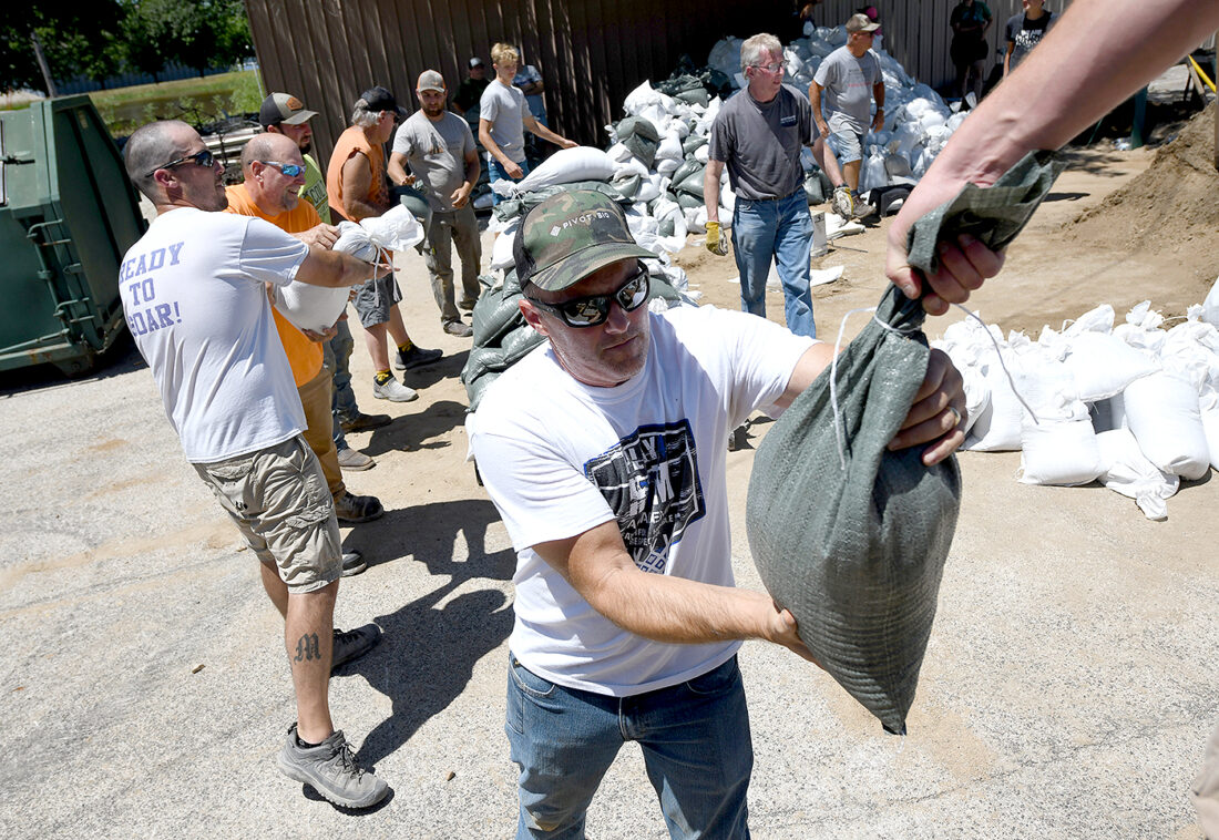 Weathering the flood waters | News, Sports, Jobs - Messenger News